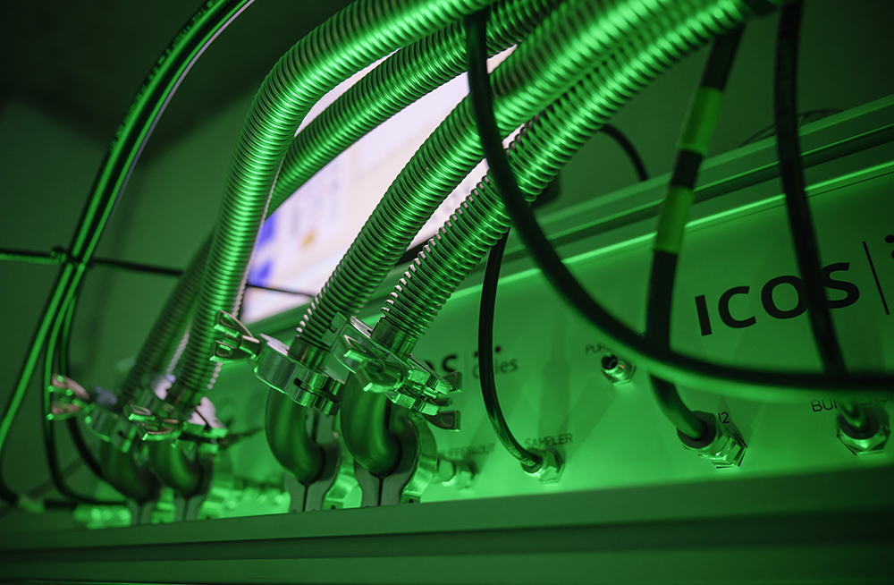 Emission monitoring reveals large seasonal differences and a ...